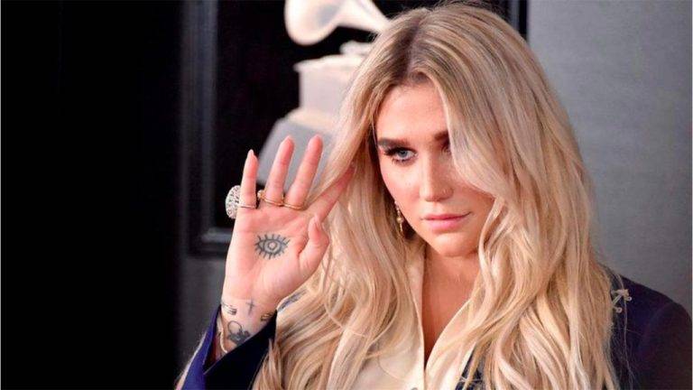 Is Kesha Missing a Tooth? Kesha Plastic Surgery And Health Update ...