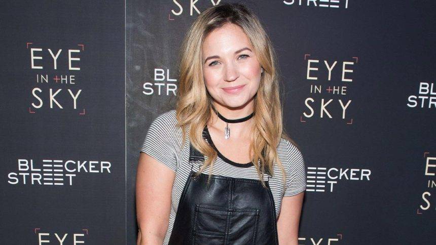Who is Vanessa Ray? Vanessa Ray Measurements, Age, Height, Weight ...